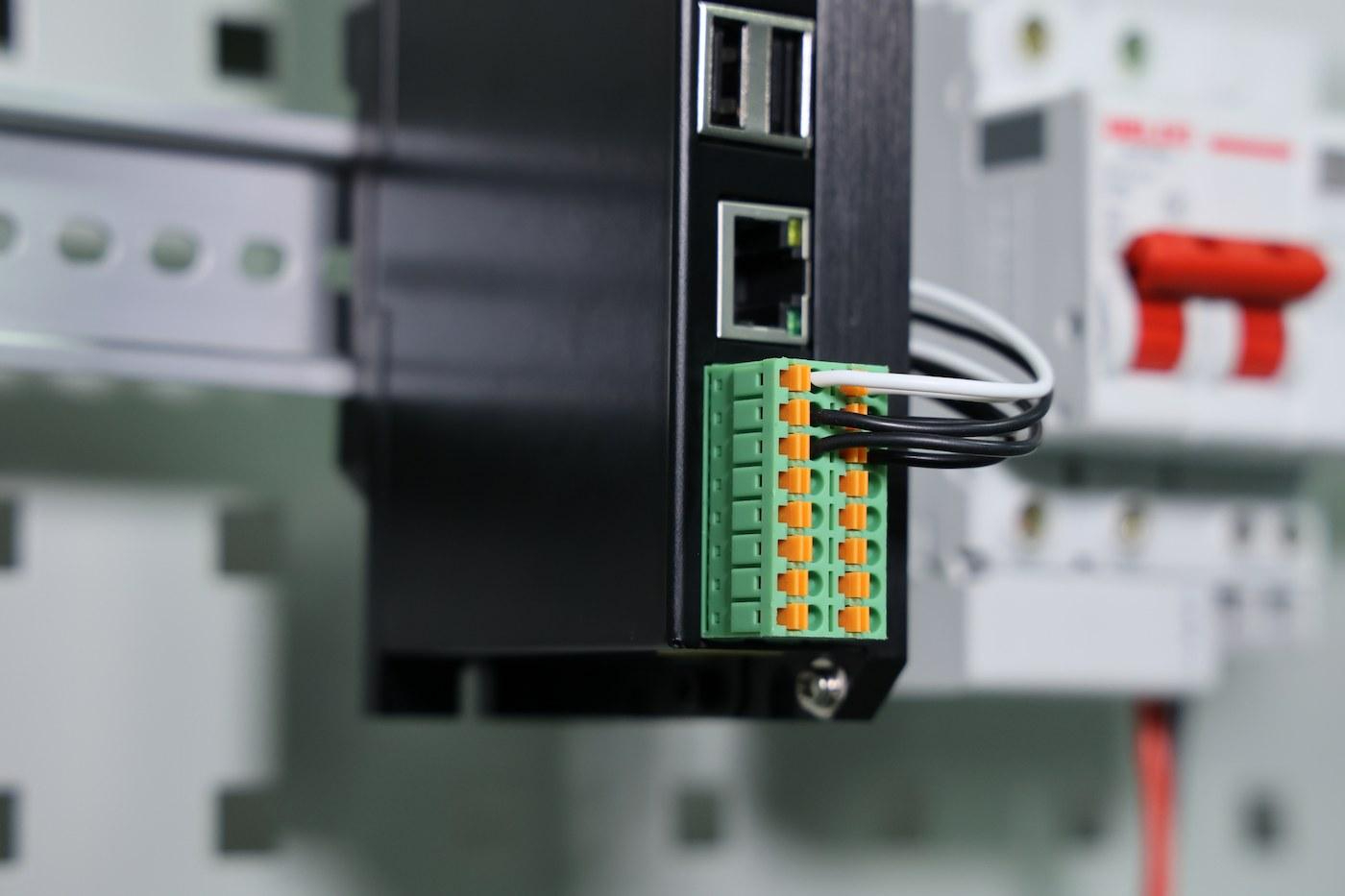 EdgeBox RPi 200 - Industrial Edge Controller with CM4 EdgeBox RPi 200 - Industrial Edge Controller with CM4