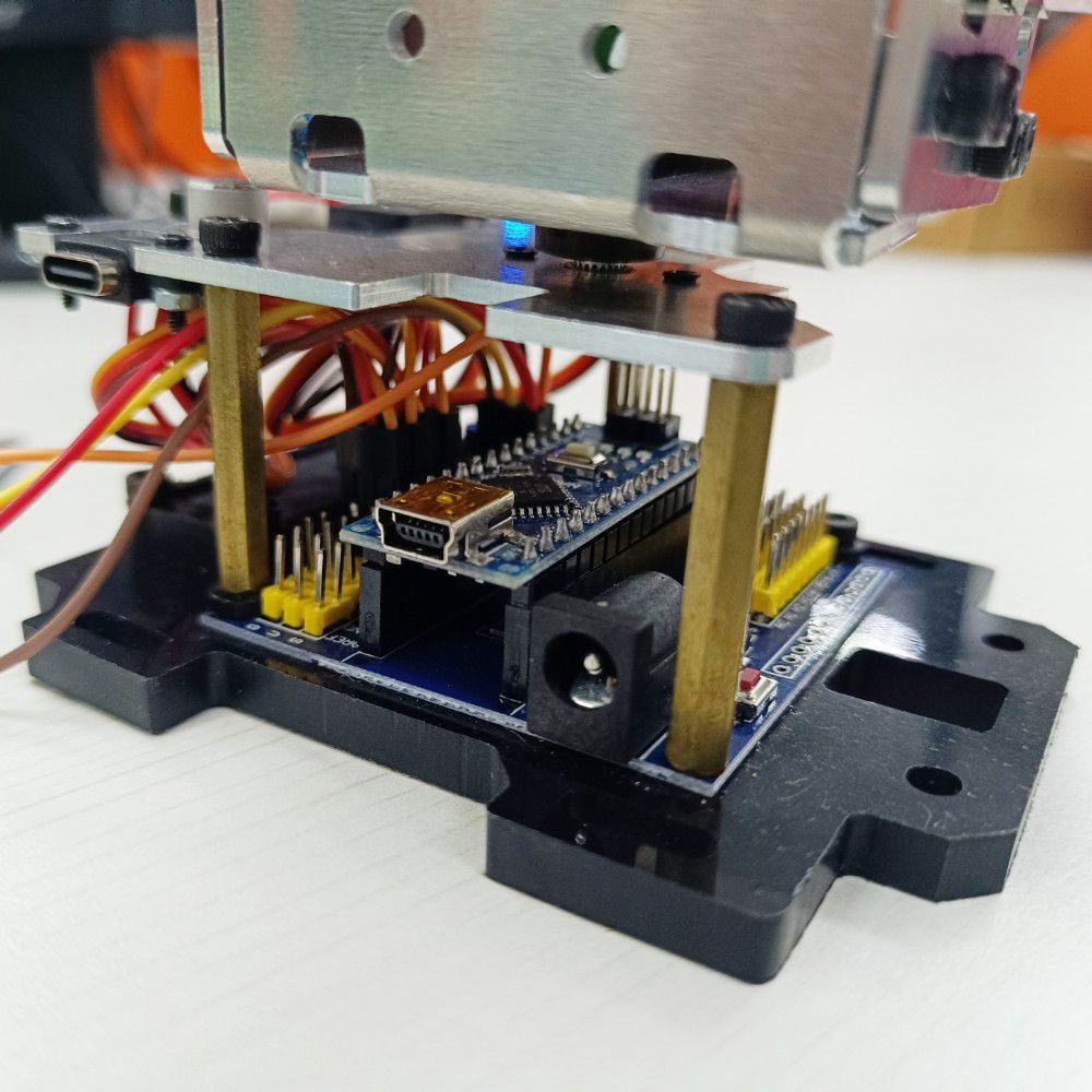 Metal Robotic Arm with Claw/Gripper