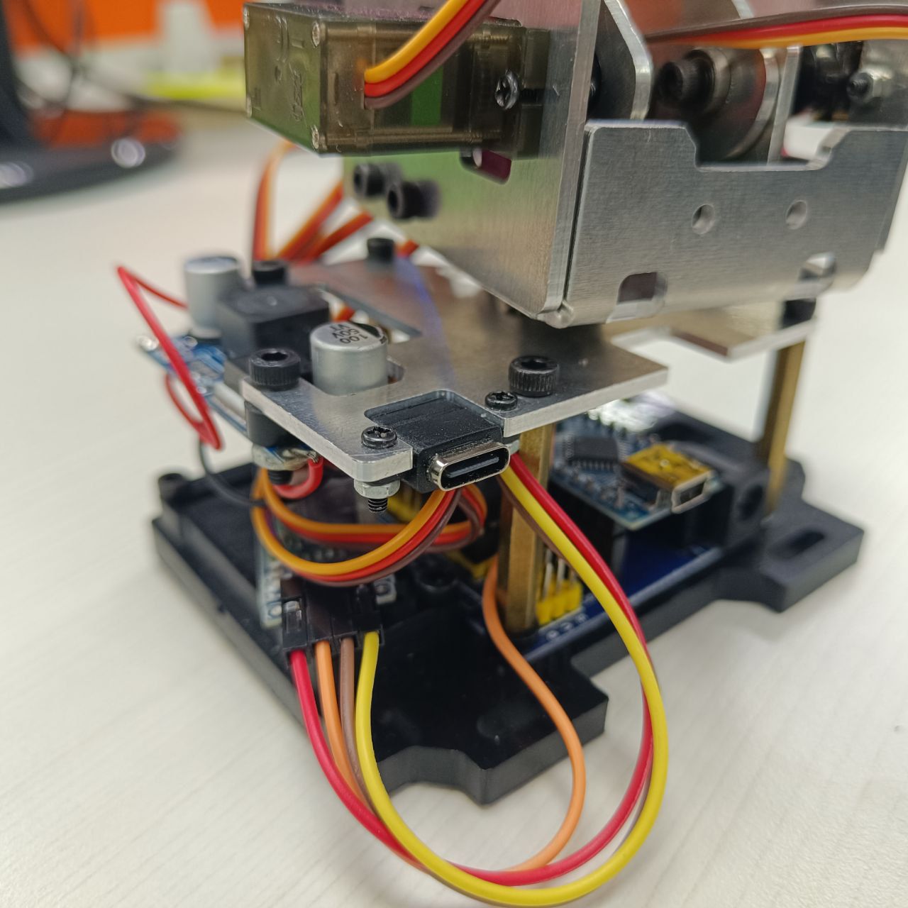 Metal Robotic Arm with Claw/Gripper