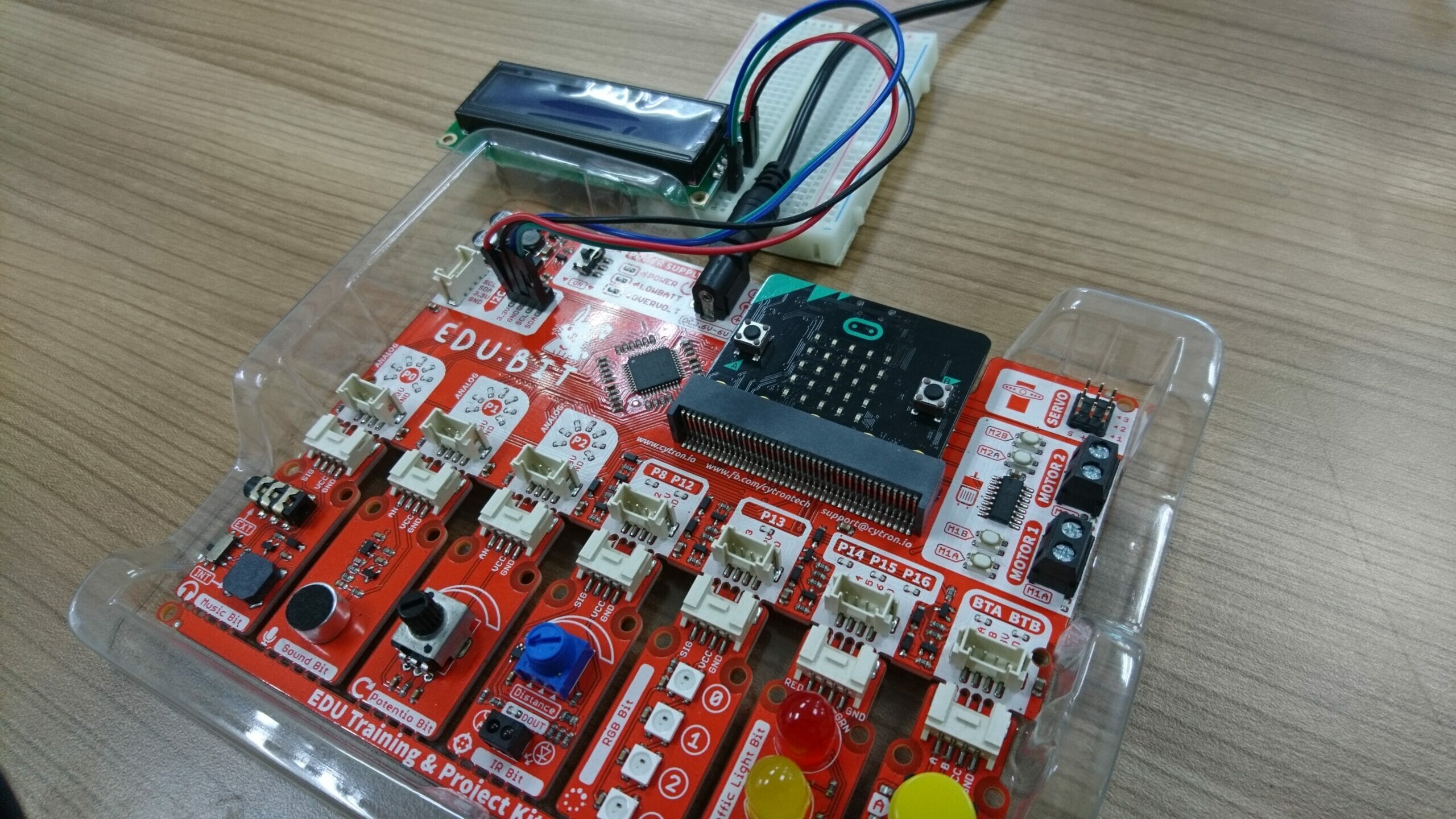 3.3V Serial Character LCD Display with micro:bit via I2C