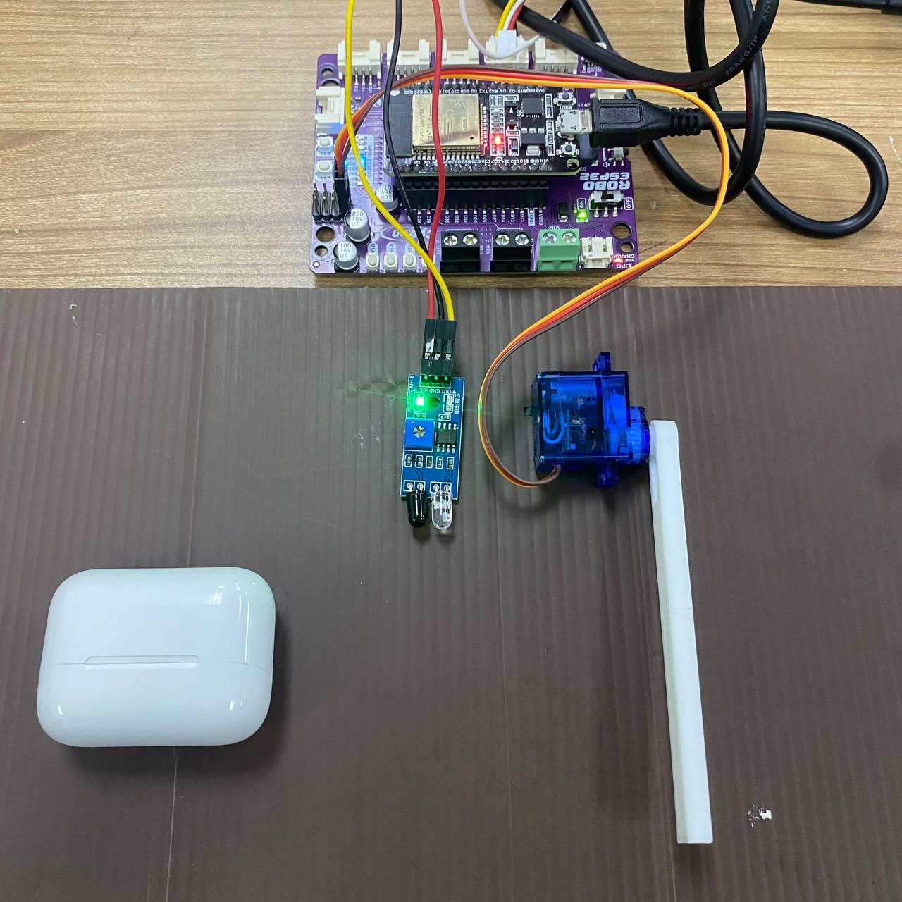 ESP32 Based Automatic barrier gate System with IR and Servo