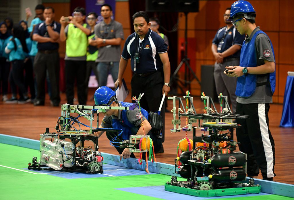 Getting Started with ESP32 & PS4 Controller: Beginner